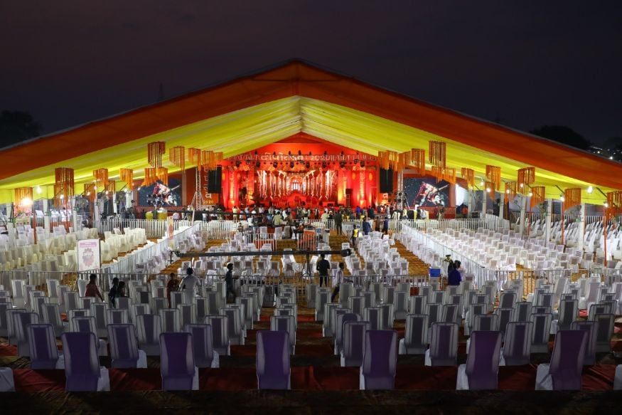 UP CM Yogi Adityanath Inaugurates 'Deepotsav' in Ayodhya; See Pics - News18