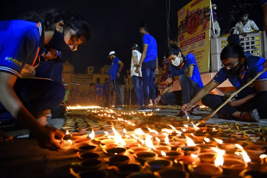 UP CM Yogi Adityanath Inaugurates 'Deepotsav' in Ayodhya; See Pics - News18
