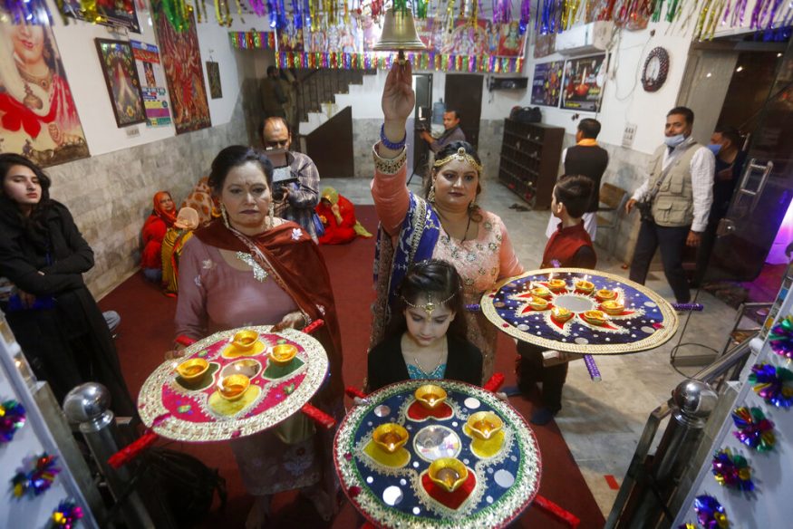 Hindus in Pakistan Celebrate Diwali Following COVID-19 Guidelines - News18