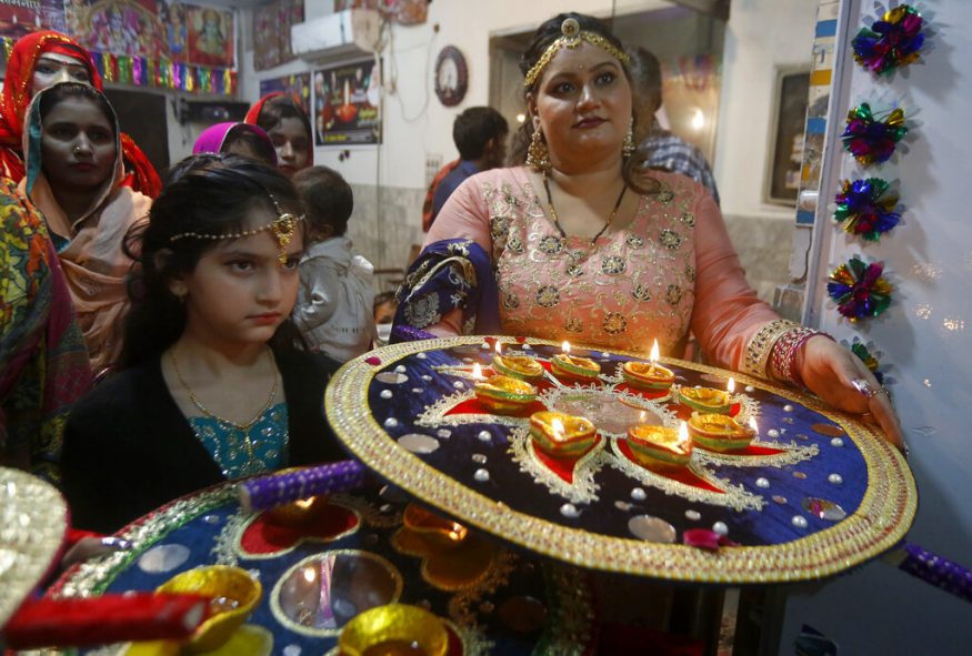 Hindus in Pakistan Celebrate Diwali Following COVID-19 Guidelines - News18
