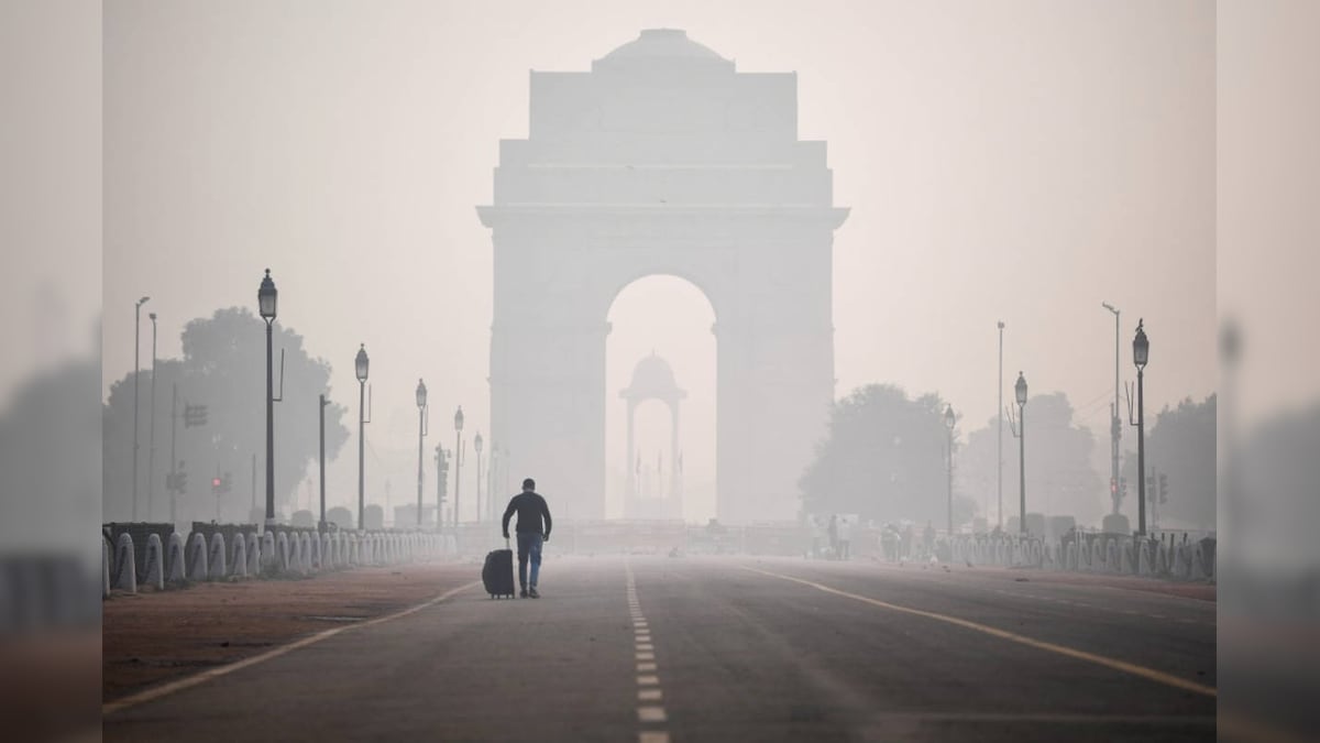 Moderate Fog in Parts of Delhi, Minimum Temperature Dips to 4 Degree Celsius
