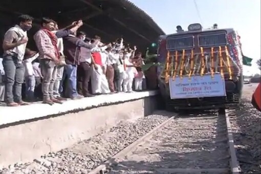 Western Railway's First Kisan Train Leaves for Guwahati from Indore ...