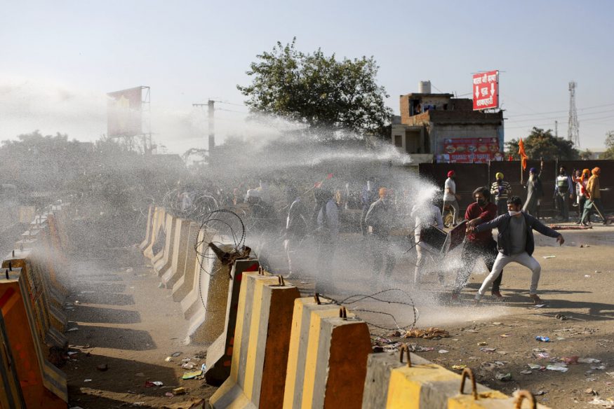 Powerful Photos From the 'Delhi Chalo' Farmers' Protest - News18