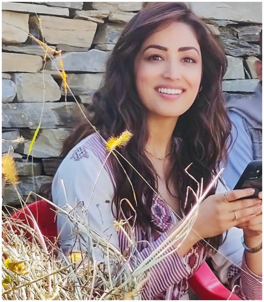 Yami Gautam Begins Birthday by Seeking Blessings at a Temple in Kangra ...