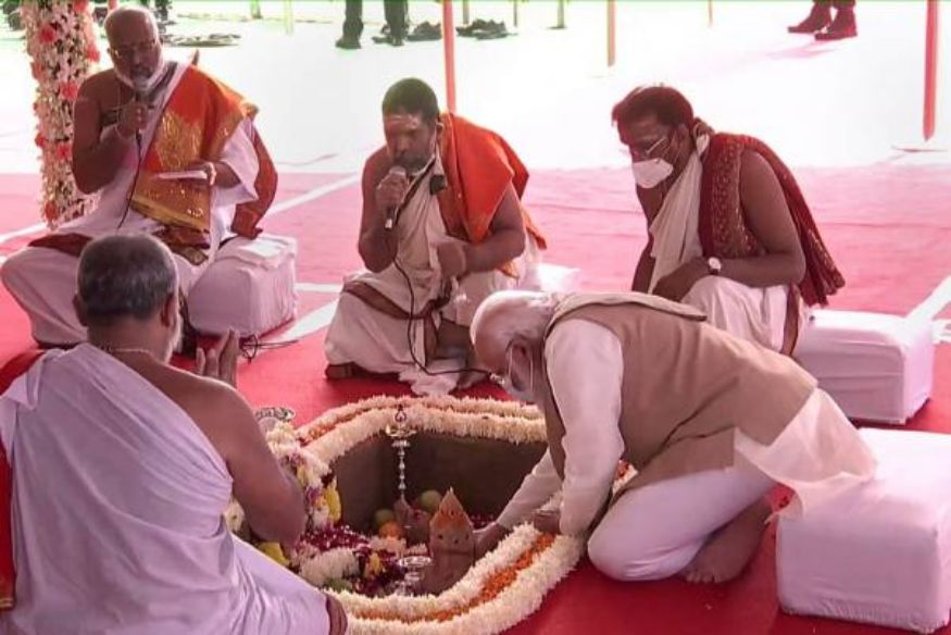 PM Modi Lays Foundation Stone of New Parliament Building; See Pics - News18