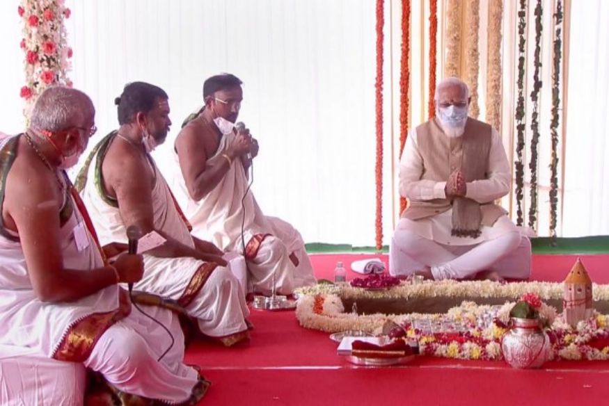 PM Modi Lays Foundation Stone of New Parliament Building; See Pics - News18