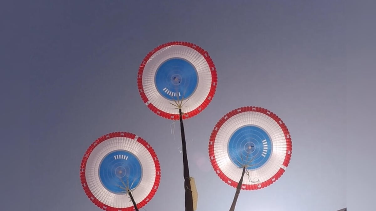 NASA, Boeing Completes Starliners Last Parachute Balloon Drop Test ...