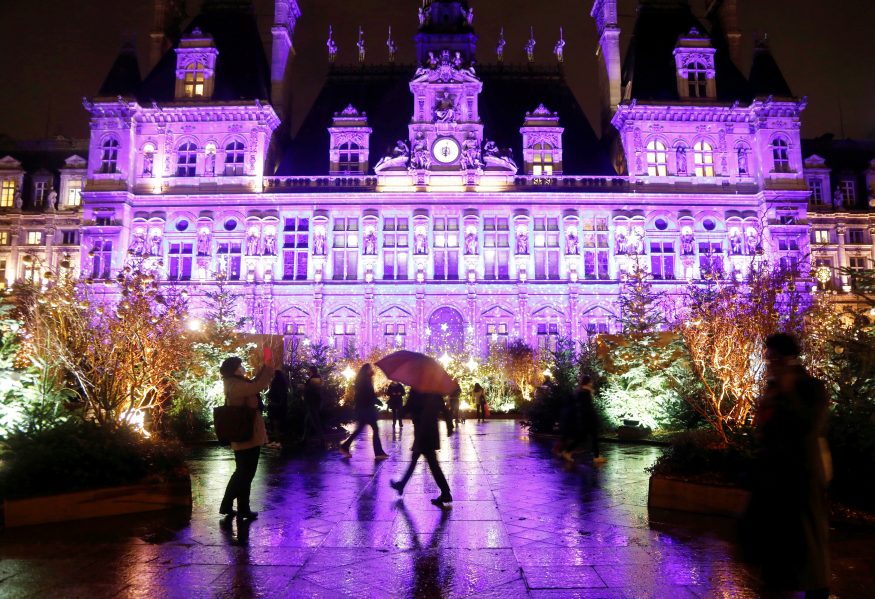 Striking Images of Christmas Season From Around the World - News18
