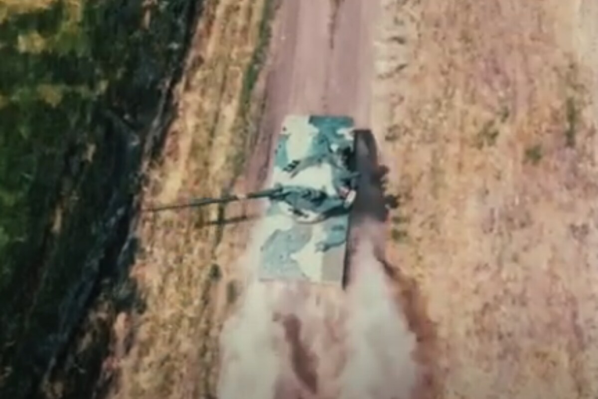 WATCH: Russia's Lightweight Tank That Can be Parachuted onto ...