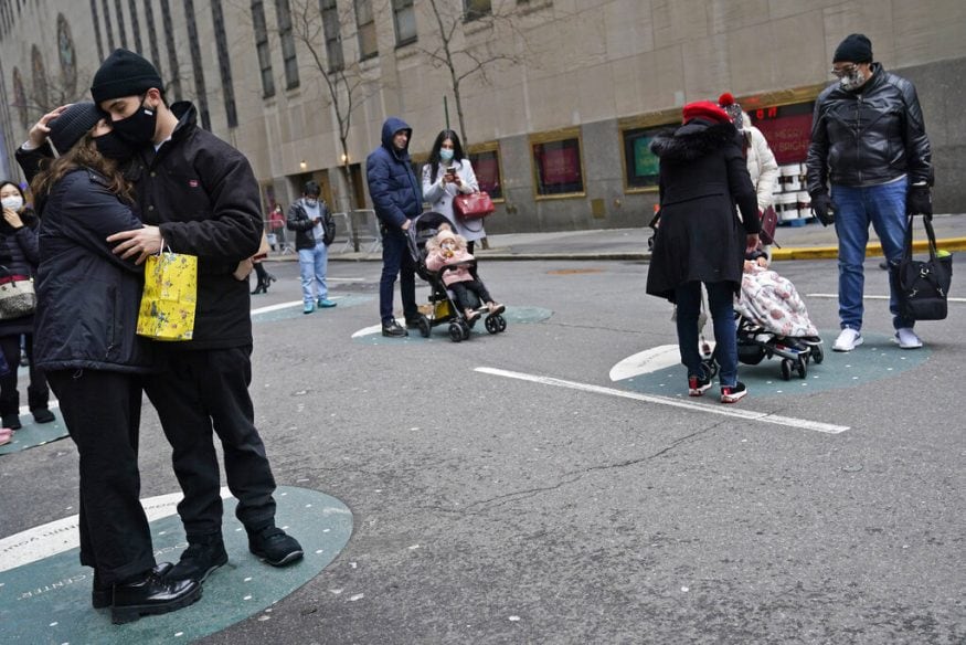 In Pictures: Here's How the World Celebrated the Pandemic Christmas ...