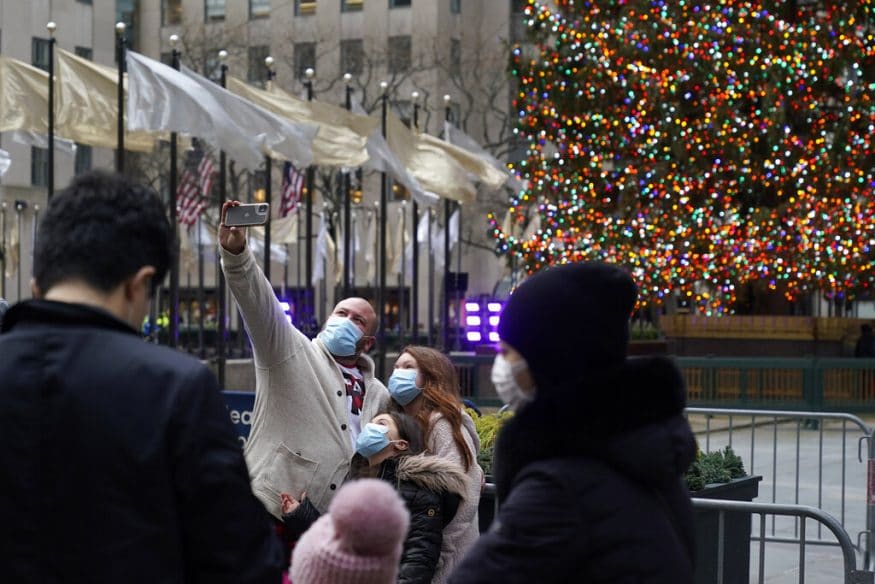 In Pictures: Here's How the World Celebrated the Pandemic Christmas ...