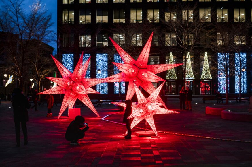 In Pictures: Here's How the World Celebrated the Pandemic Christmas ...