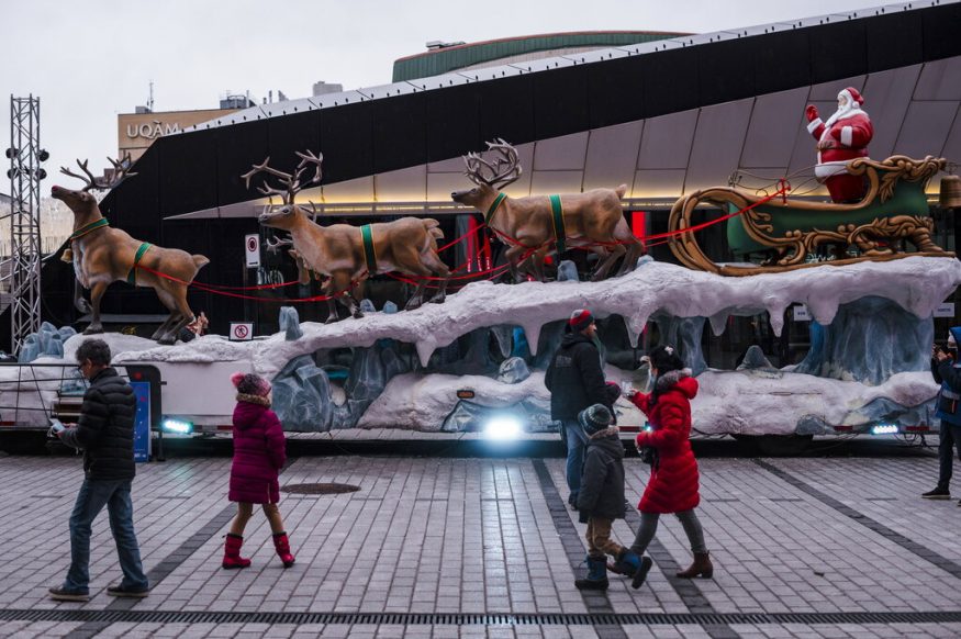In Pictures: Here's How the World Celebrated the Pandemic Christmas ...