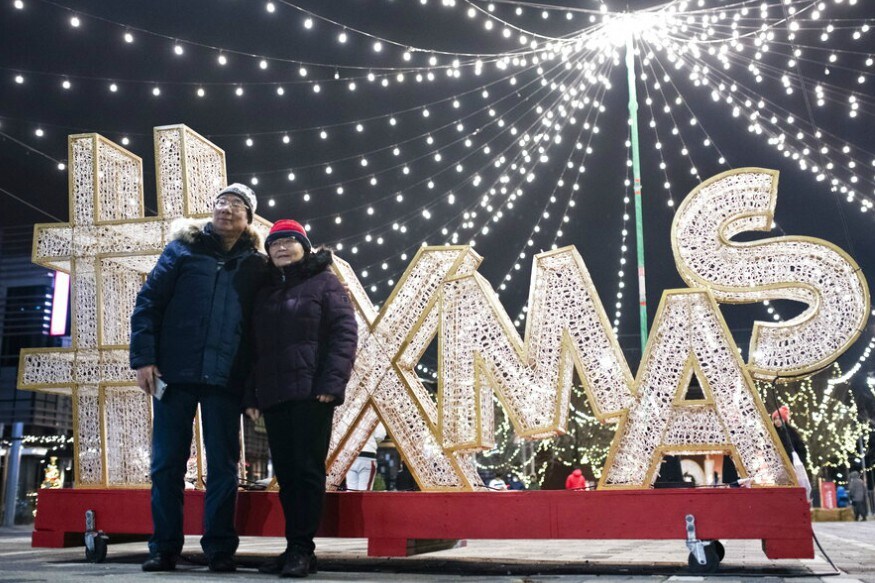 In Pictures: Here's How the World Celebrated the Pandemic Christmas ...