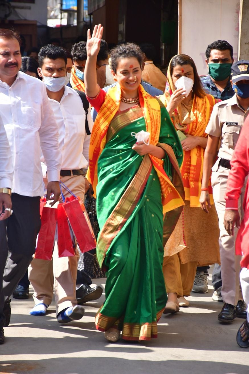 Kangana Ranaut, Rangoli Chandel Visit Siddhivinayak Temple; See Pics ...