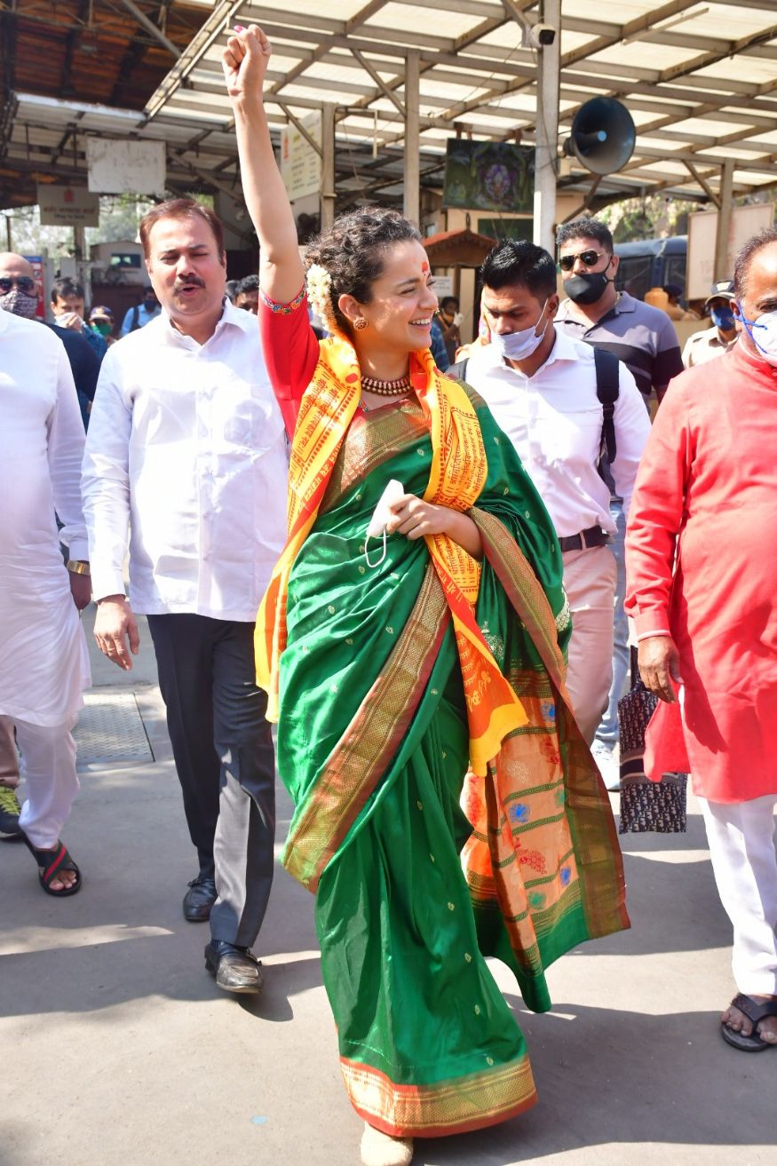 Kangana Ranaut, Rangoli Chandel Visit Siddhivinayak Temple; See Pics ...