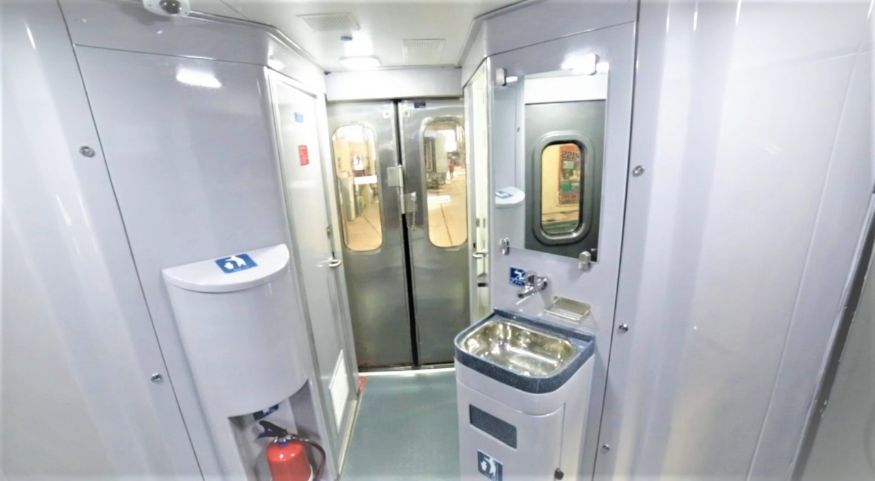 WATCH: Indian Railways Introduces Vistadome Coach in Mumbai Central-Gandhinagar Shatabdi Express ...