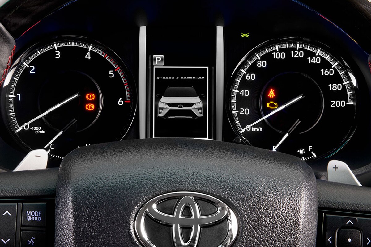 See Pics: Toyota Fortuner Facelift and Legender Launched - Design ...