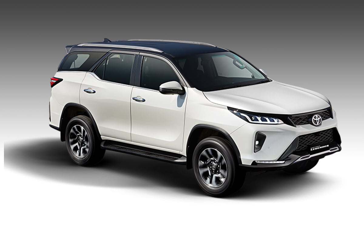 See Pics: Toyota Fortuner Facelift and Legender Launched - Design ...