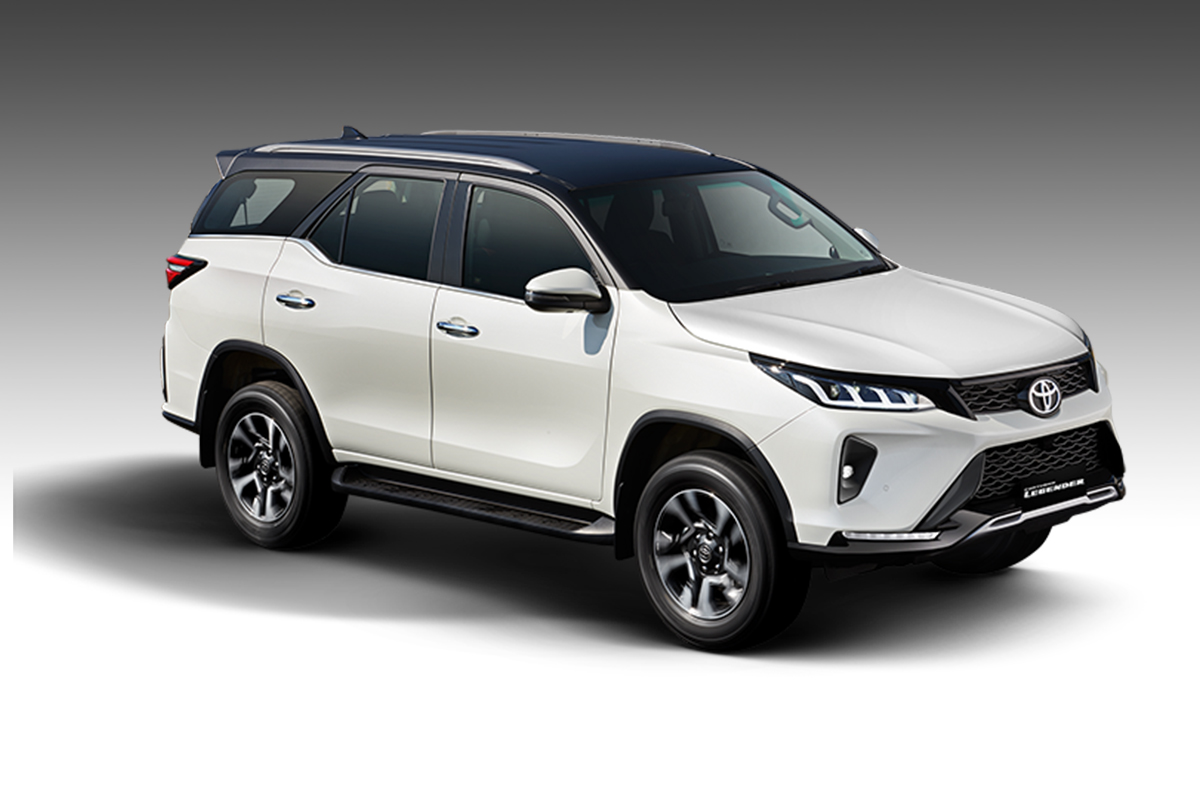 See Pics: Toyota Fortuner Facelift and Legender Launched - Design ...