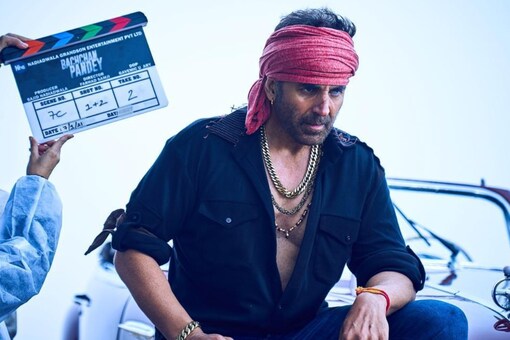 Akshay Kumar Unveils His New Intense Look from Bachchan Pandey - News18