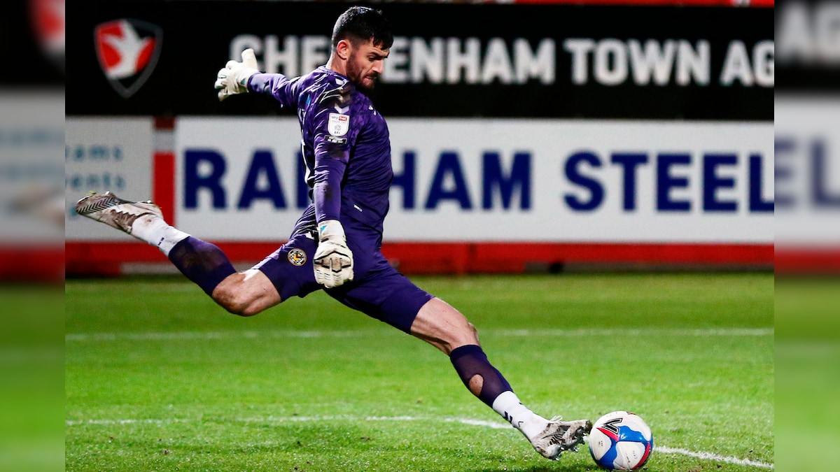 King Size! Goalkeeper Sets World Record for Long-range Goal | Watch ...