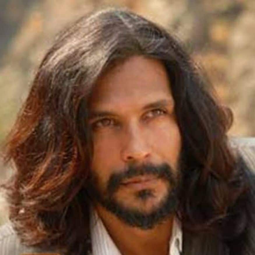 Milind Soman Doesn't Seem to Have Aged At All - News18