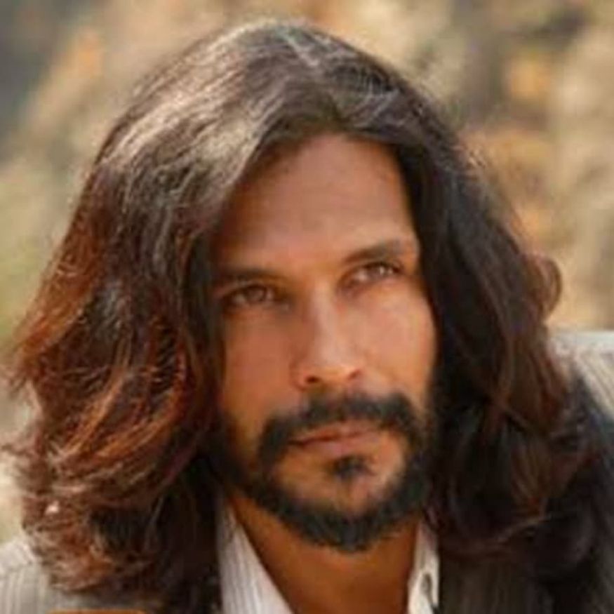 Milind Soman Doesn't Seem to Have Aged At All - News18