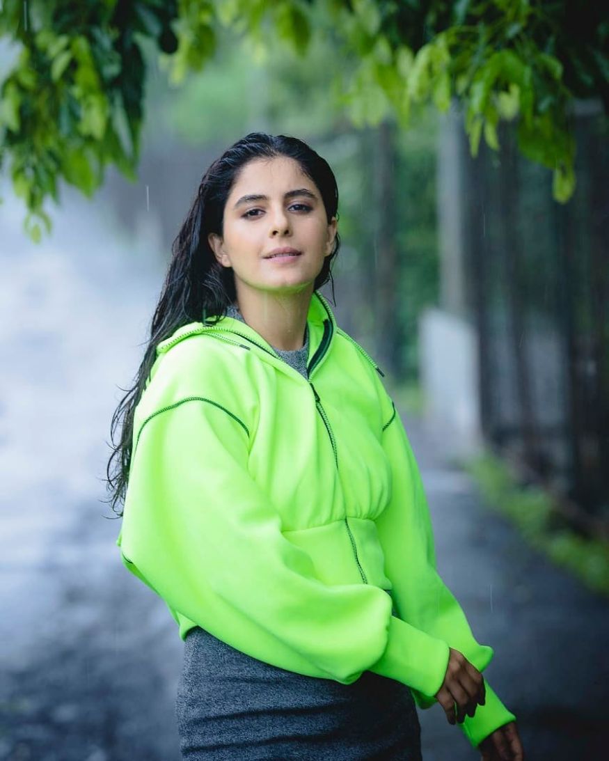 'Mirzapur 2' Star Isha Talwar is a True Diva in Real Life; See Her ...