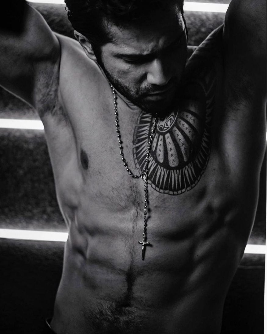 Varun Dhawan Flexed His Muscles And Showed His Abs At Haldi Ceremony ...