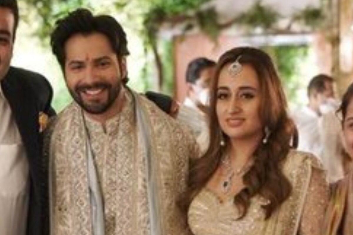 Varun Dhawan Thanks Fans for 'Love And Positivity' Post Marriage to ... Varun Dhawan Thanks Fans for 'Love And Positivity' Post Marriage to ...