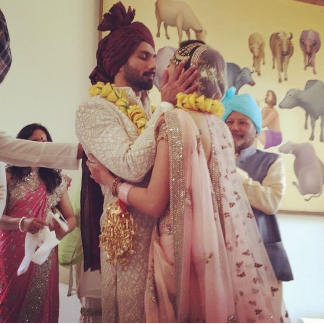 Mira And Shahid Kapoor Give Major Couple Goals, Check Their Adorable ...