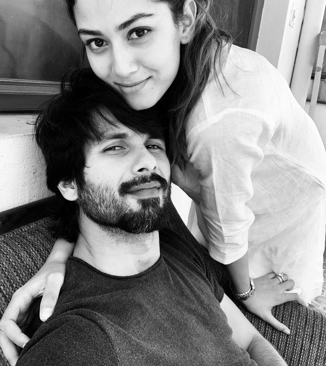 Mira And Shahid Kapoor Give Major Couple Goals, Check Their Adorable ...