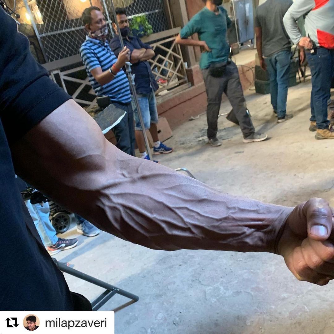 John Abraham's Ripped Body And Insane Workouts Will Motivate You To Hit ...