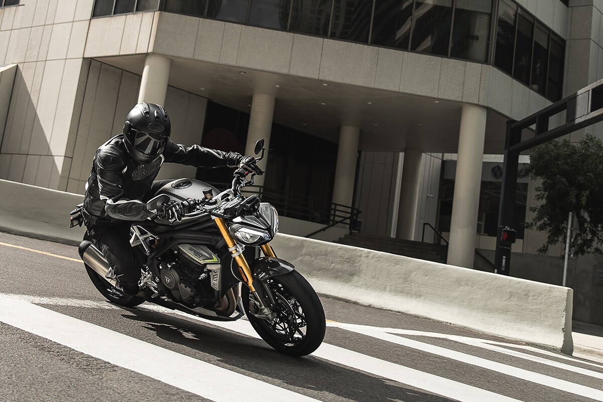 In Pics: Triumph Speed Triple 1200 RS Detailed Image Gallery of Design ...