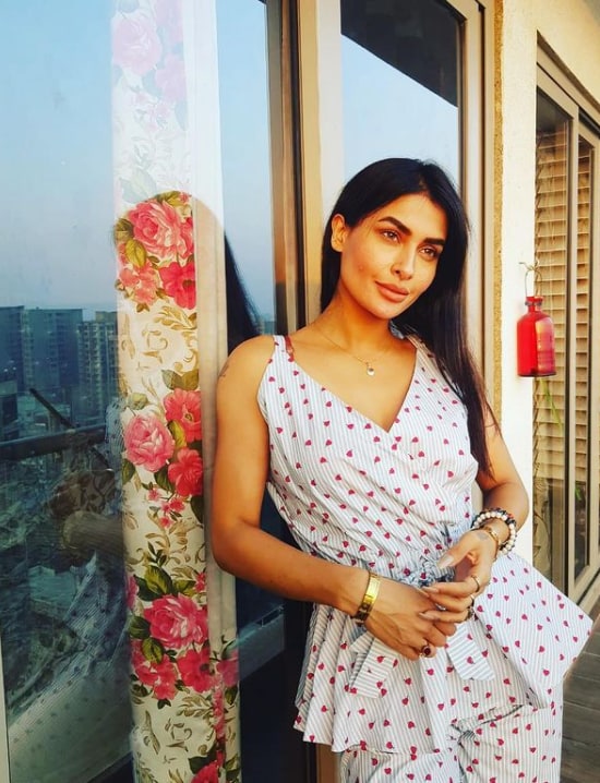 In Pics: Pavitra Punia Keeps it Classy and Elegant in Her Latest ...