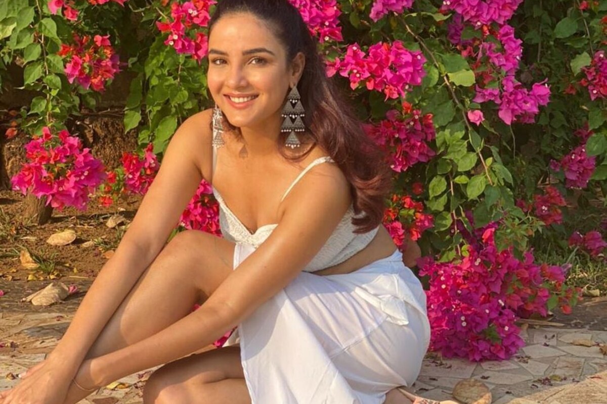 Jasmin Bhasin's Stunning Pictures Leave Her Looking Like No Less Than a ...