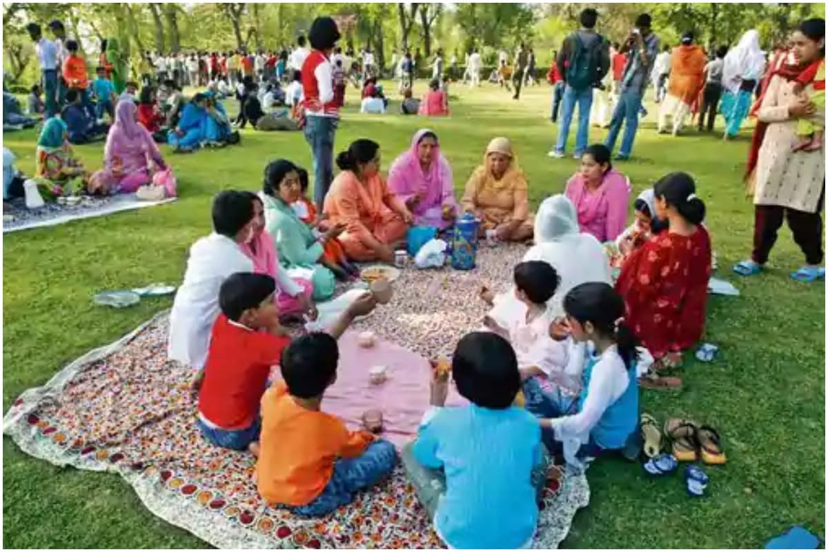 A Viral Tweet is Making 90s Kids Nostalgic About School Picnics from ...