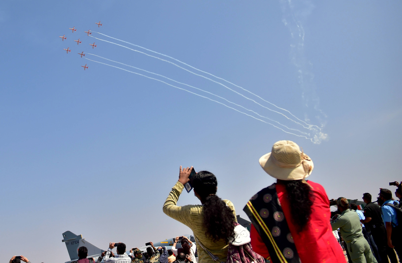 Aero India 2021: Photos Of Jets Roaring In The Sky On Day 3 Of ...