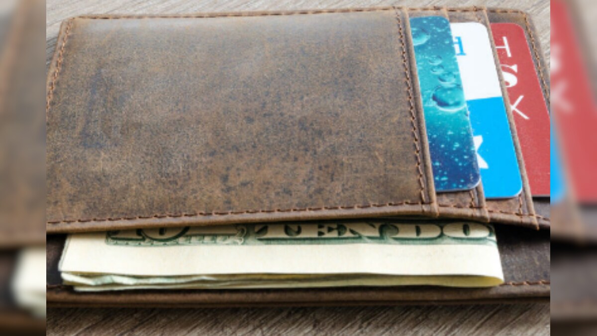91 Year Old Us Navy Meteorologist Reunited With Wallet He Lost In