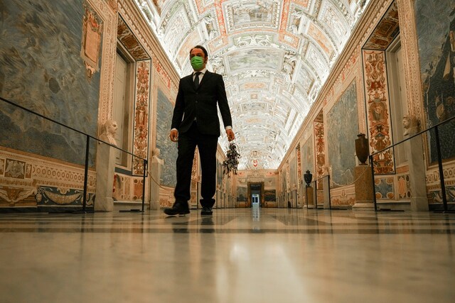 'Incredible Privilege': Sistine Chapel Key-keeper Opens up Doors to ...