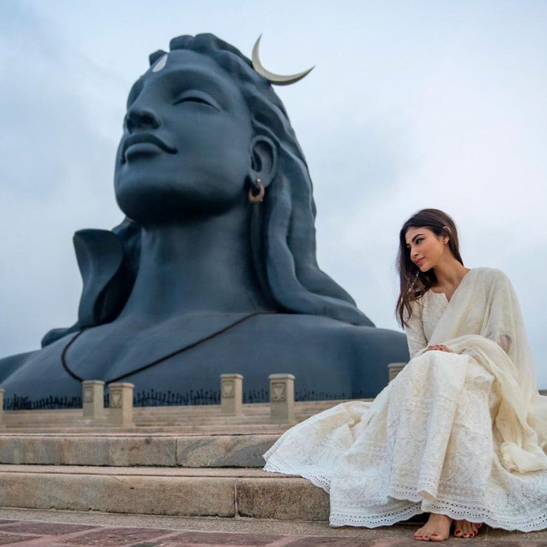 Mouni Roy Looks Splendid On Her Divine Trip, See The Spectacular Pics ...