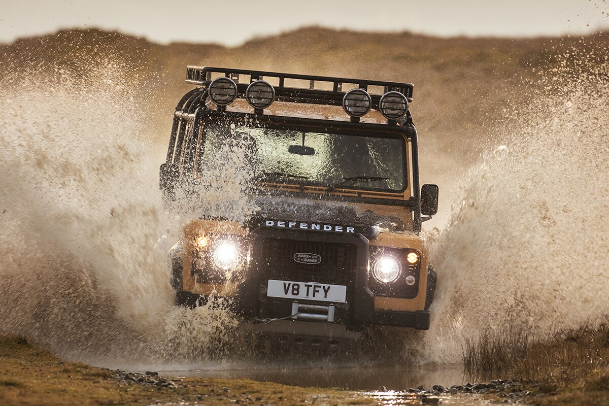 In Pics: Land Rover Classic Defender Works V8 Trophy Detailed Image ...