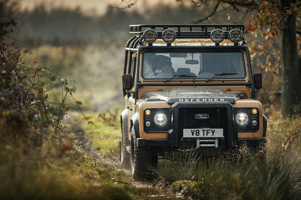 In Pics: Land Rover Classic Defender Works V8 Trophy Detailed Image ...