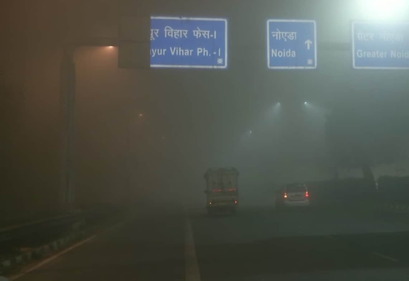 Delhi Air Quality in 'Very Poor' Category as Dense Fog Engulfs NCR, Visibility Remains Low; See ...