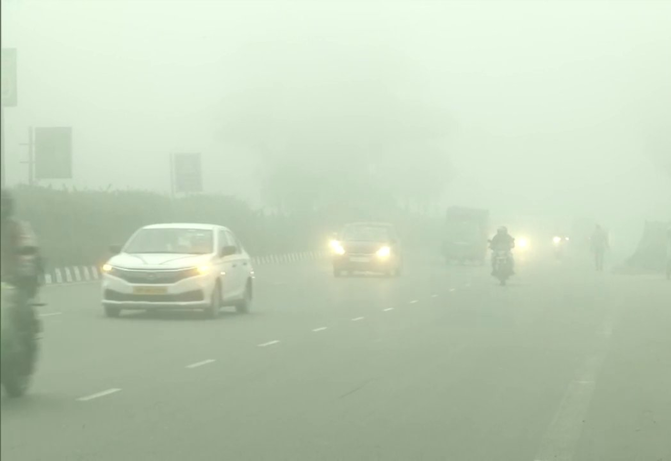 Delhi Air Quality in 'Very Poor' Category as Dense Fog Engulfs NCR, Visibility Remains Low; See ...