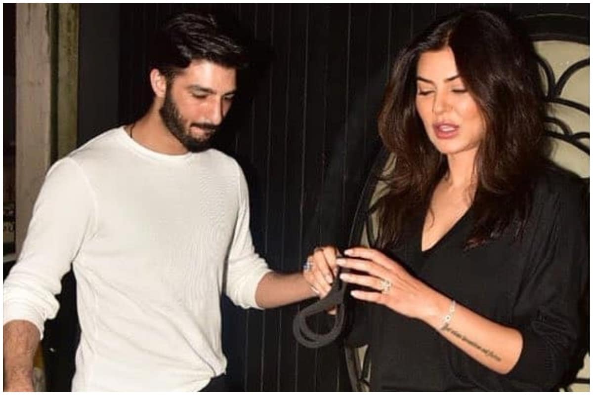 Sushmita Sen and Rohman Shawl Put Breakup Rumours to Rest, Pose for ...