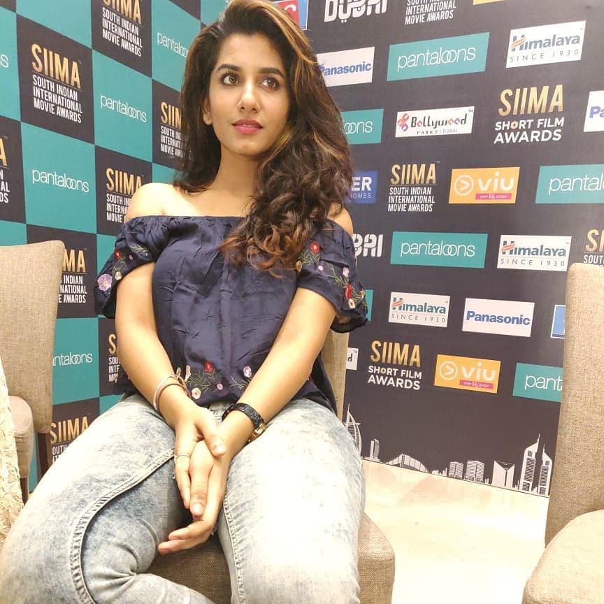 South Actress Vishnupriya Raises Temperature With Her Hot Photos, Take ...