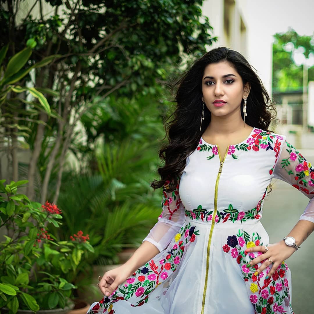 South Actress Vishnupriya Raises Temperature With Her Hot Photos, Take ...