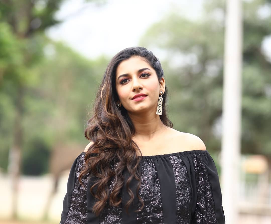 South Actress Vishnupriya Raises Temperature With Her Hot Photos, Take ...